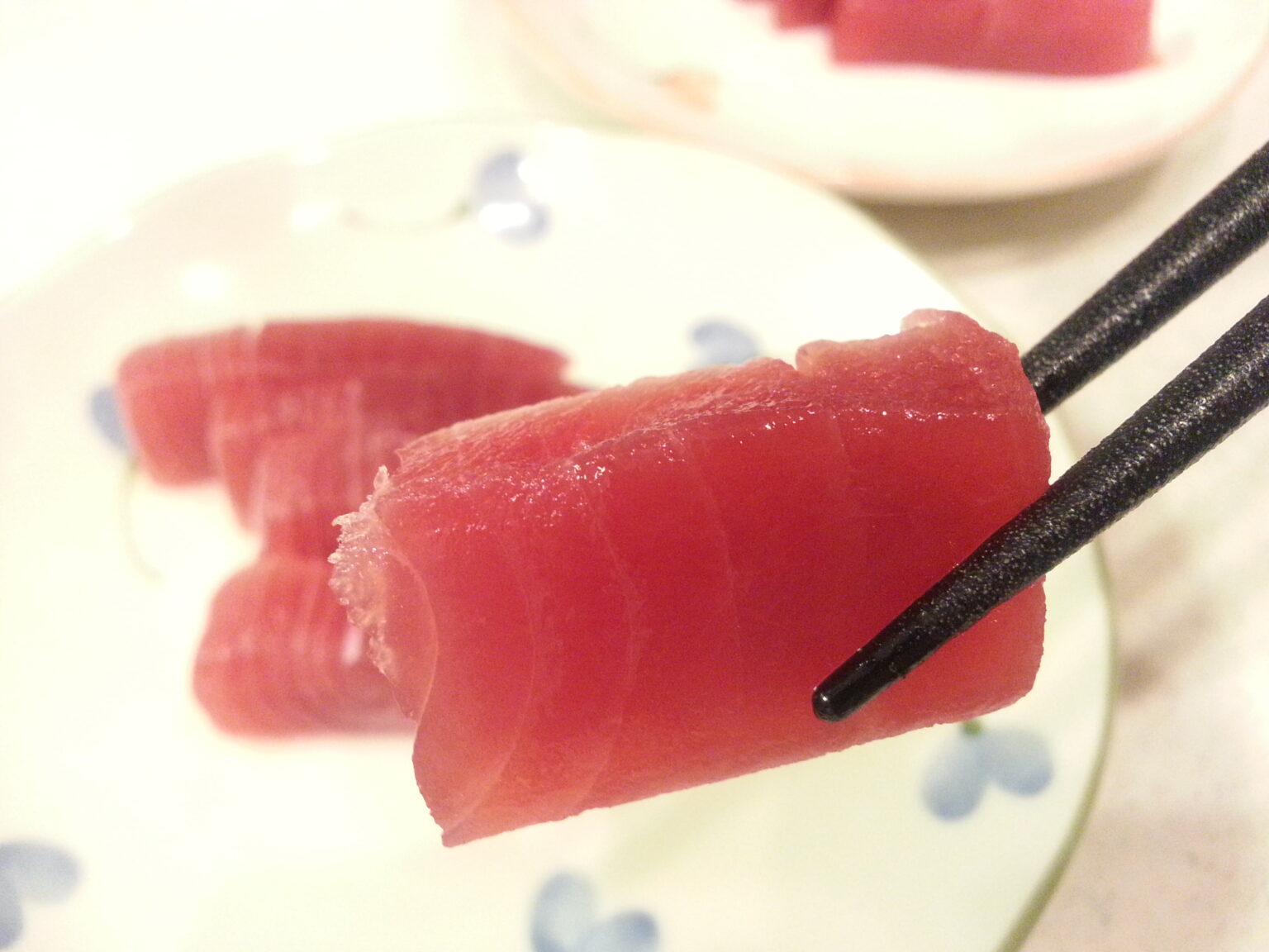 Sashimi treated with sugar or salt to compare tastes (tuna & salmon ...