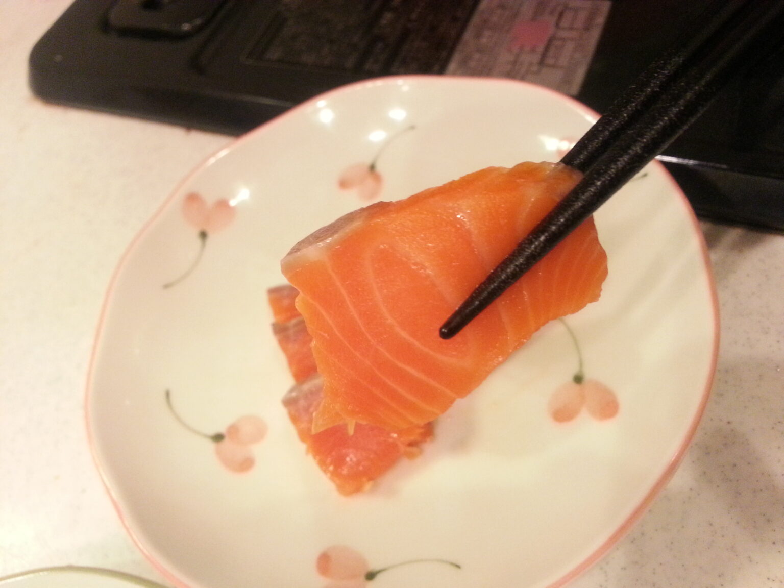 Sashimi treated with sugar or salt to compare tastes (tuna & salmon ...